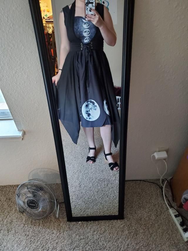 [46% OFF] 2021 Sweetheart Lunar Eclipse Print Dress With Lace Insert ...