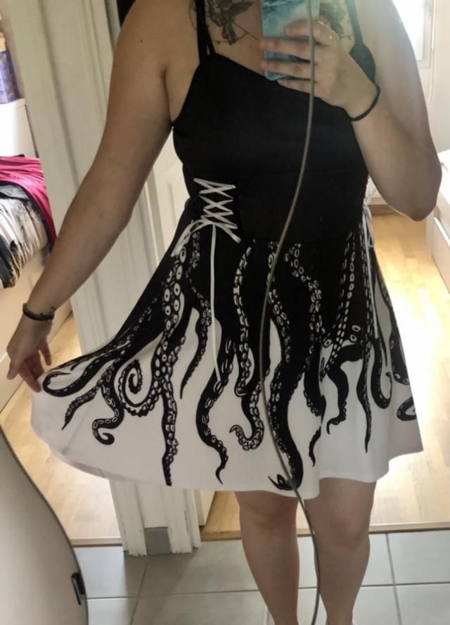 [42% OFF] 2022 High Low Lace Up Octopus Print Cami Dress In BLACK ...